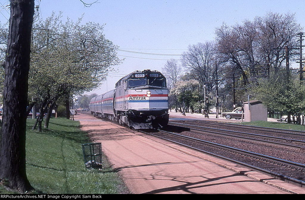 AMTK 303 with the Illinois Zephyr